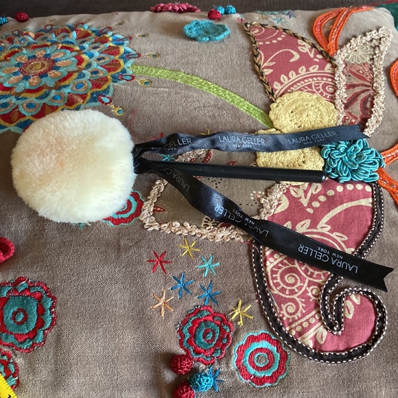Laura Geller | Makeup | Laura Geller Logo Puff Brush | Poshmark